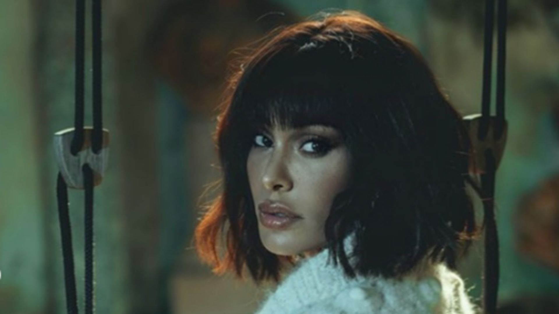 Il nuovo look di Belén Rodriguez rilancia il caschetto anni '90